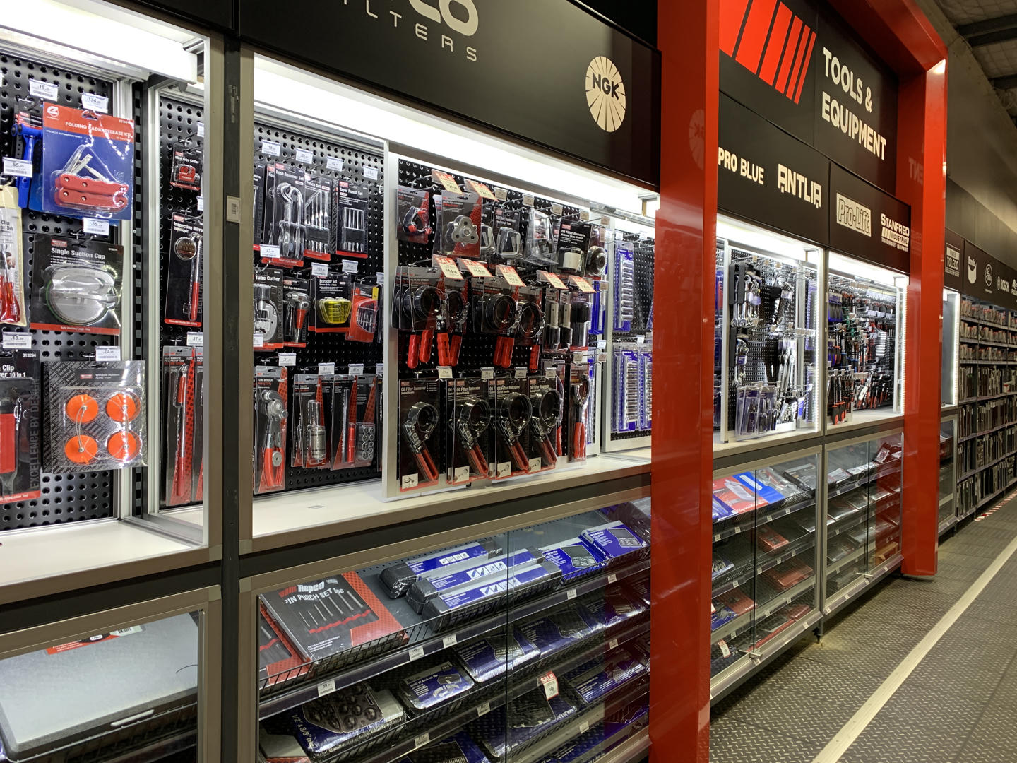 Display Solutions for Hardware Stores | Showfront Retailers - Showfront ...